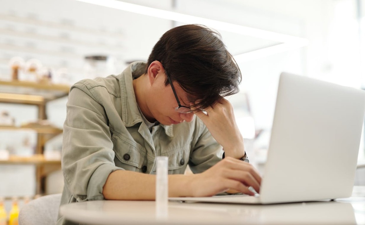 How Does Technology Affect Teenage Mental Health? | AWA